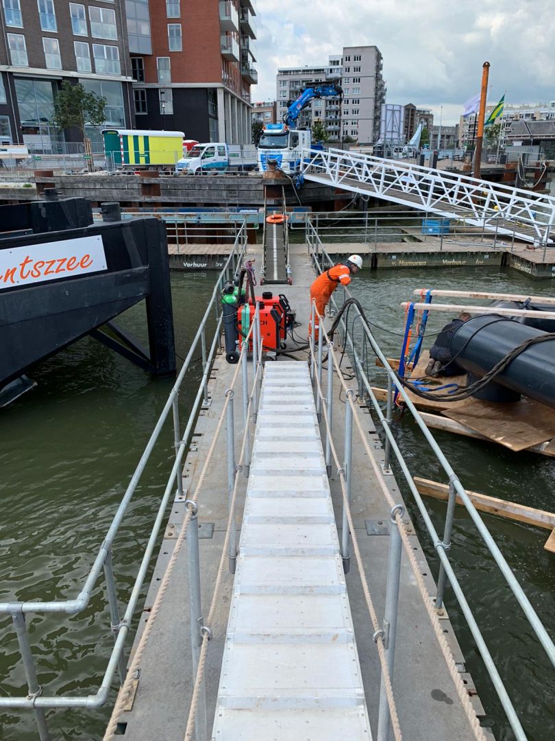 Veilig werken op het water - Van Hameren Verhuur